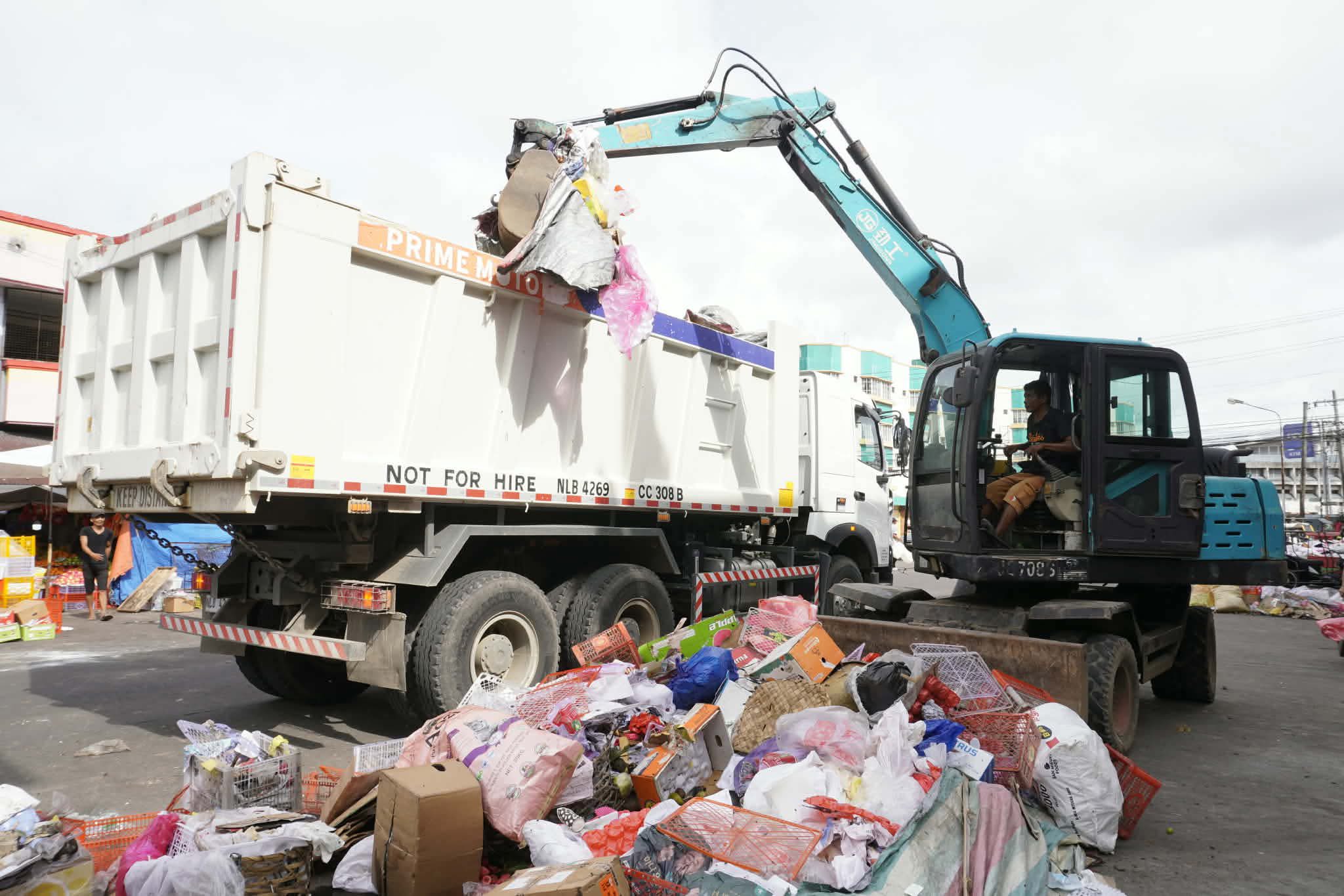Mayor Gasataya Deploys New Garbage Collector I-SWIMS - Negros Daily ...